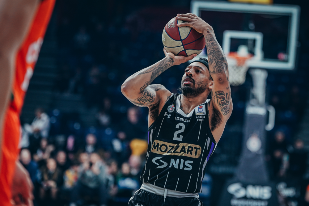 Sigurna ruka više nije toliko sigurna: Džouns u dva meča promašio skoro ...